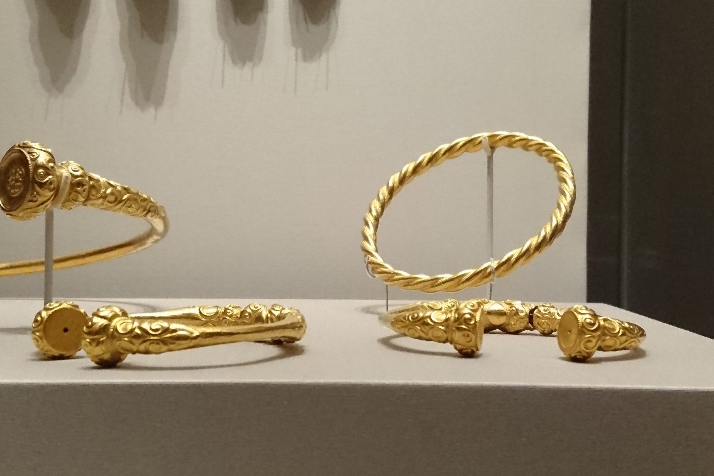 Beyond Snettisham: a reassessment of gold alloy torcs from Iron Age ...